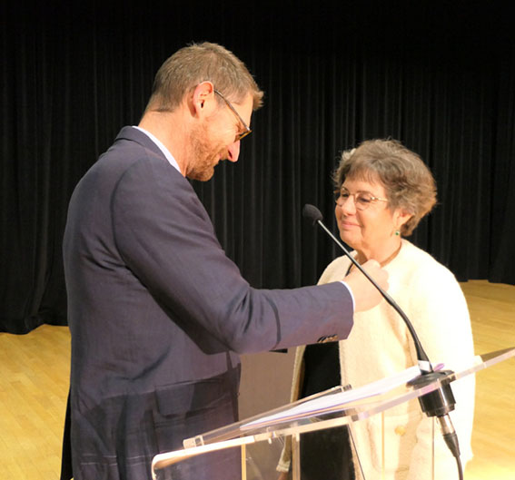 Remise des Palmes Académiques à Anne Kolly - École Primaire Lestonnac